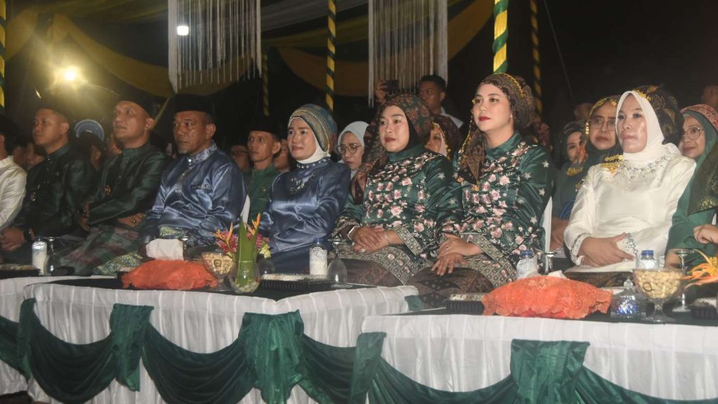 Sarolangun Festival Tahun 2025 Resmi Dibuka, Bupati Sarolangun Hurmin ...